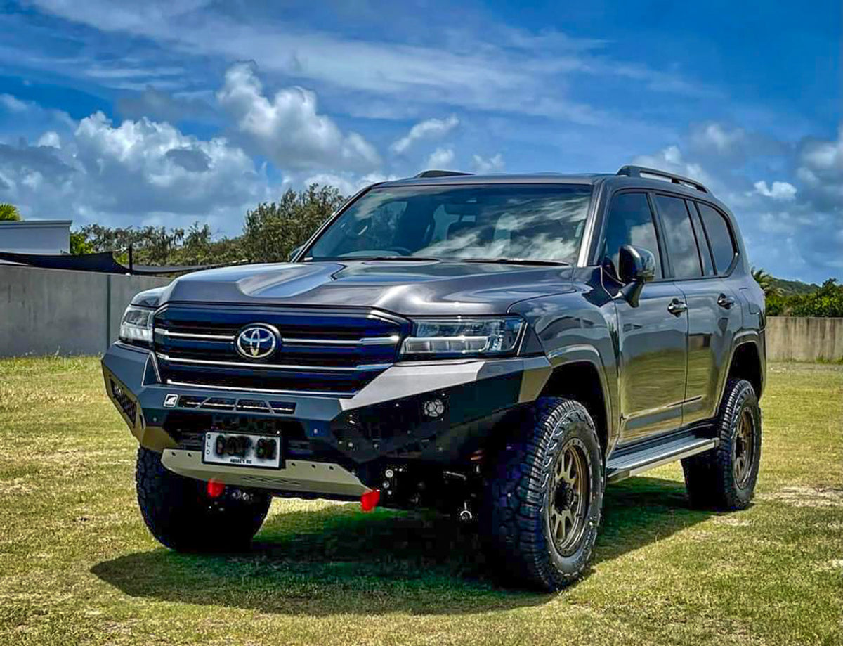 Predator Bull bar, Suitable for Toyota Land Cruiser 300 Series, 2021 o ...